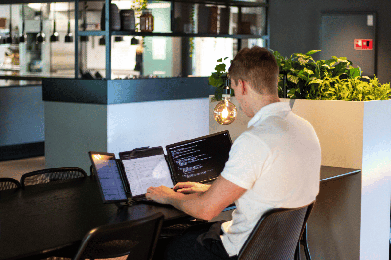 Få det beste ut av Azzurro Double: Øk produktiviteten med flere skjerm ...